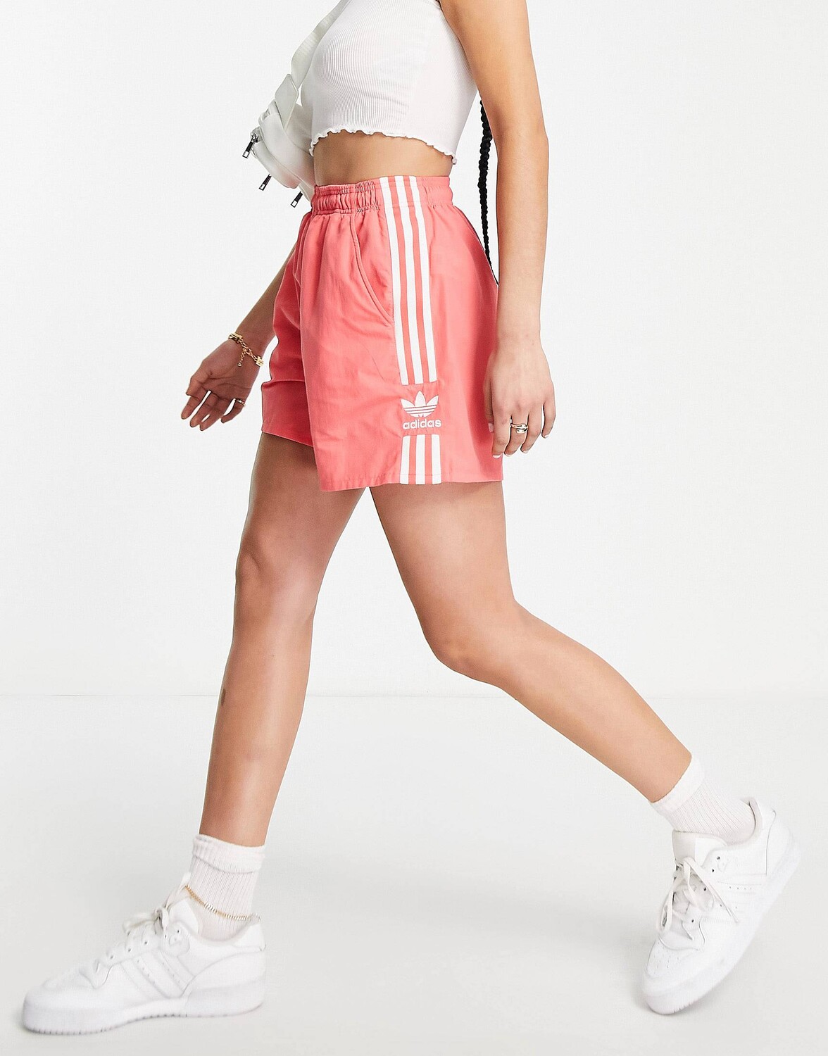 Красные шорты с тремя полосками adidas Originals adicolor – купить с ...