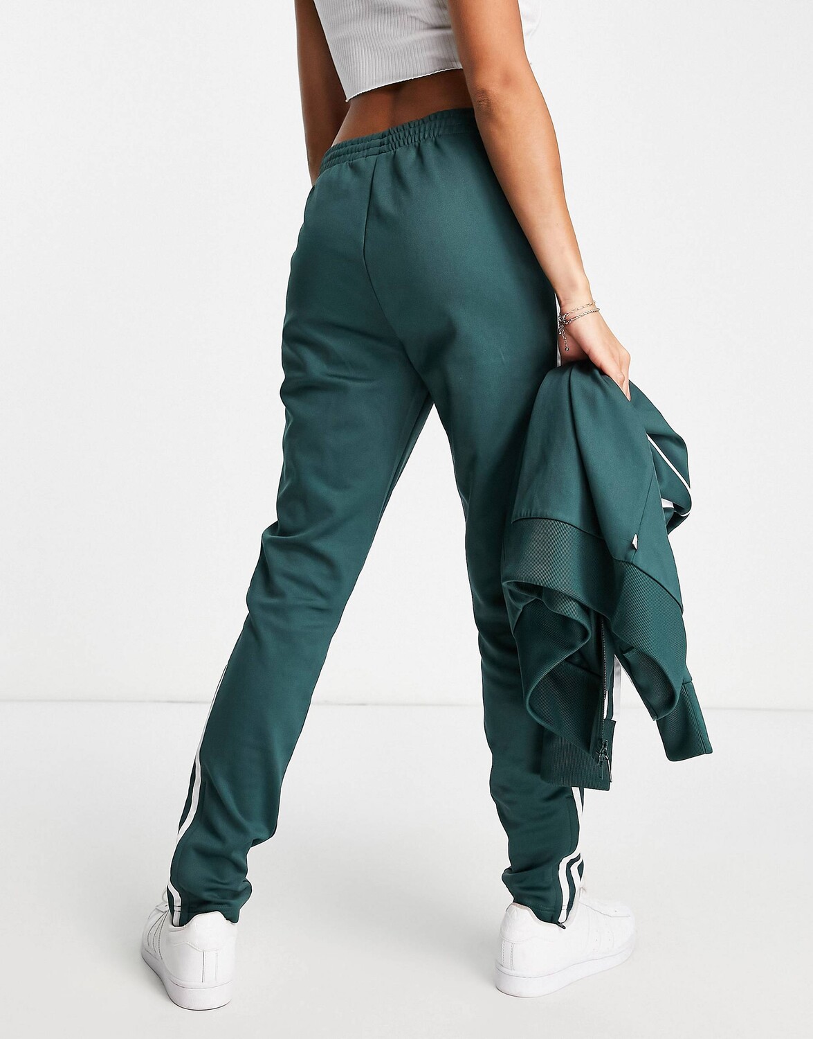 Заказать Темно-зеленые спортивные брюки adidas Originals SST – цены ...
