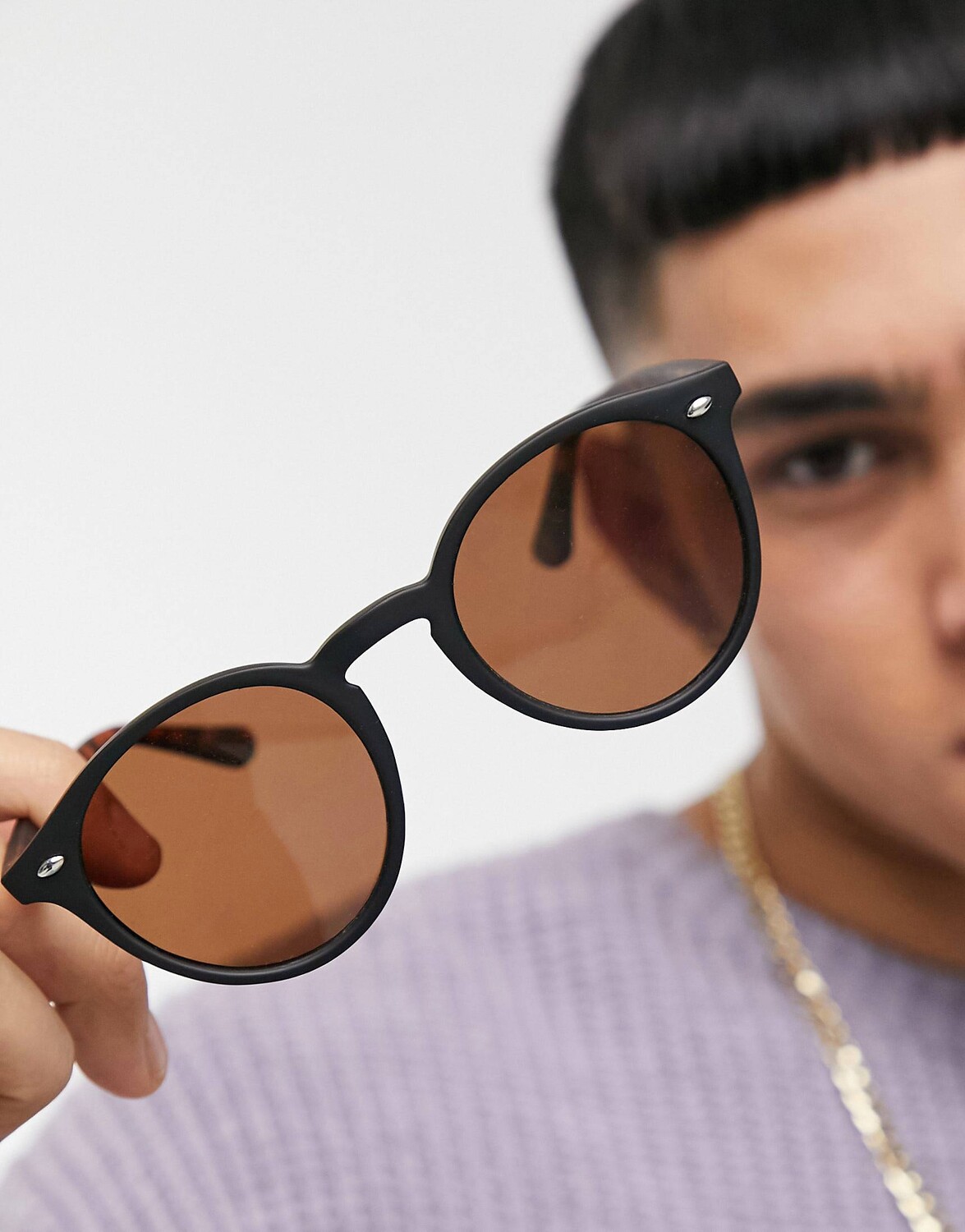 Солнцезащитные очки в круглой оправе ASOS DESIGN в черной оправе с ...
