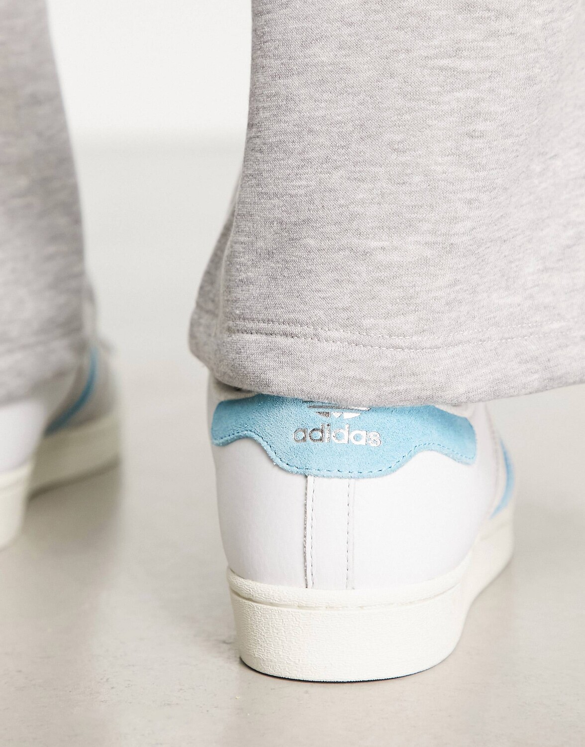 Бело-голубые кроссовки adidas Originals Superstar – заказать с ...
